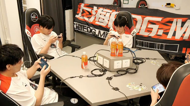 上海EDG.M三比二击败火豹，Roc连斩两局MVP，火豹提前确认淘汰！-王者荣耀官方网站-腾讯游戏