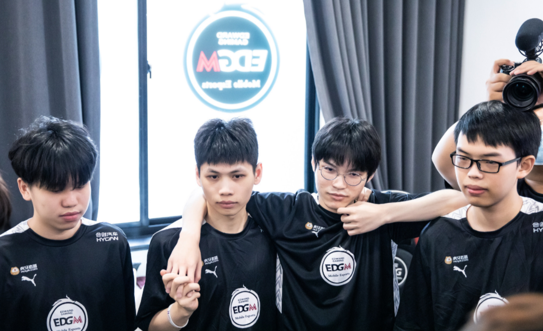 上海EDG.M三比二击败火豹，Roc连斩两局MVP，火豹提前确认淘汰！-王者荣耀官方网站-腾讯游戏