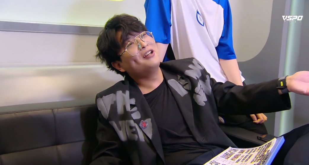 哲神和张角神情形成鲜明对比！LGD绝境翻盘Hero，Cat：久酷在梦游-王者荣耀官方网站-腾讯游戏