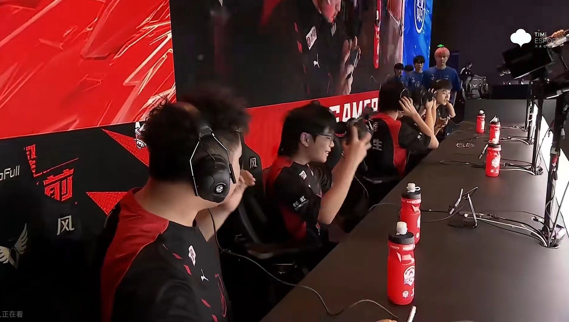 AG官博炸裂了！粉丝怒斥Bao：凭什么搞科研？Cat求大家嘴下留情！-王者荣耀官方网站-腾讯游戏