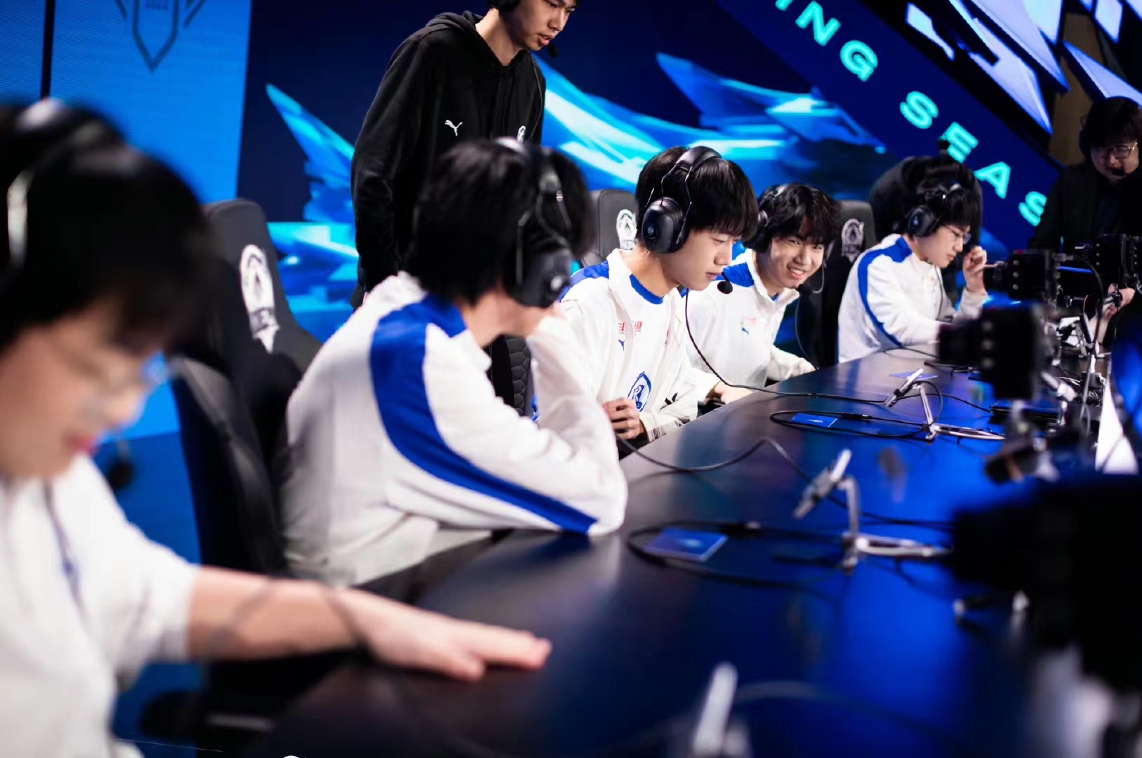 eStar2-3狼队，2连败S组垫底！粉丝刷屏官博：换教练，47快卸任了-王者荣耀官方网站-腾讯游戏