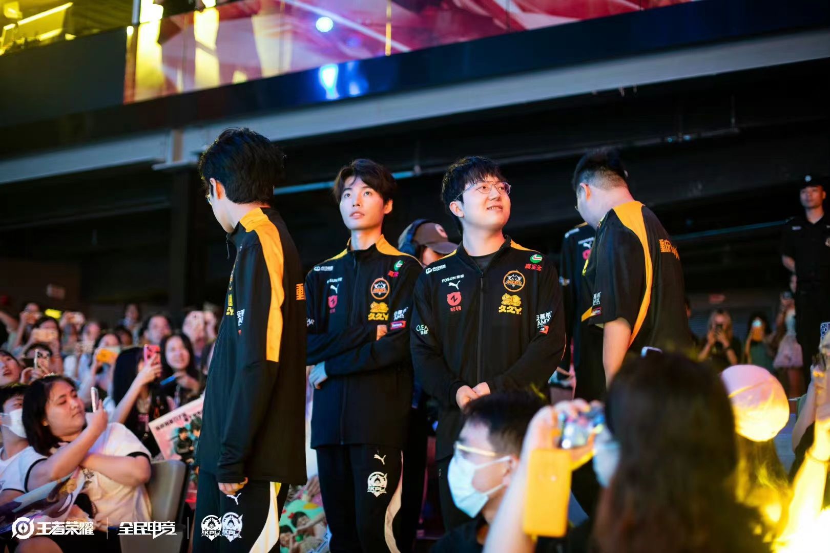 WB4-1横扫XYG，史上最牛S组诞生：御三家、天狼星和4大天王聚齐！-王者荣耀官方网站-腾讯游戏