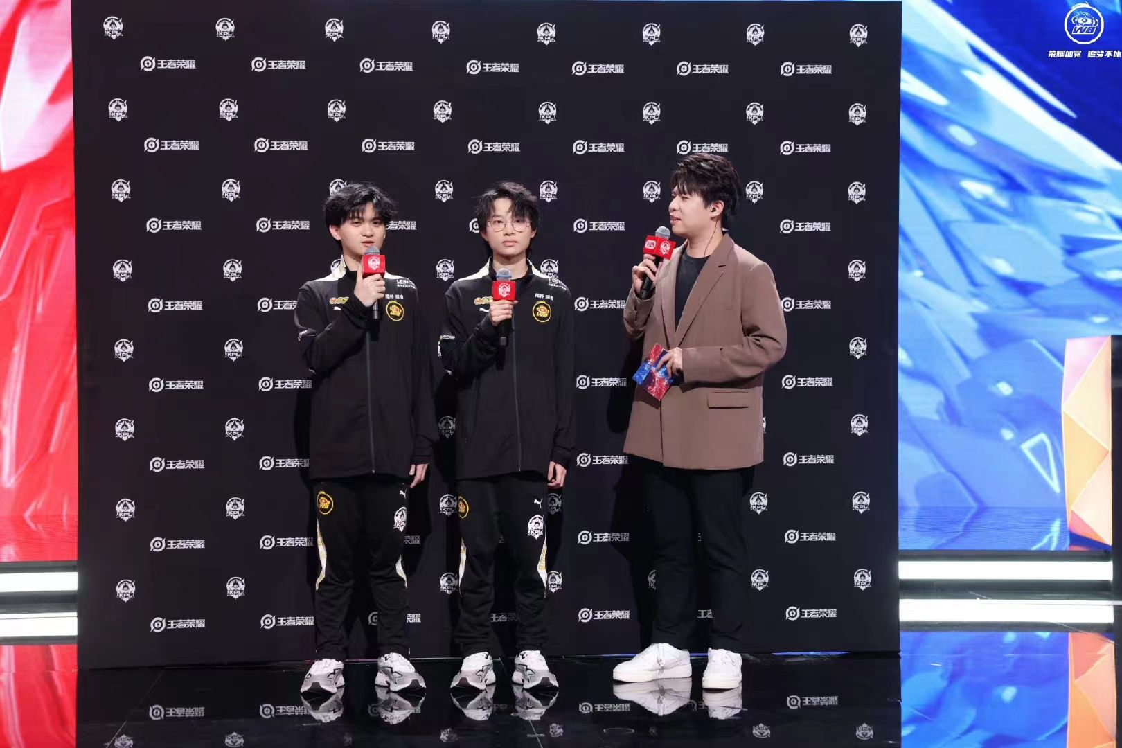 WB4-1横扫XYG，史上最牛S组诞生：御三家、天狼星和4大天王聚齐！-王者荣耀官方网站-腾讯游戏