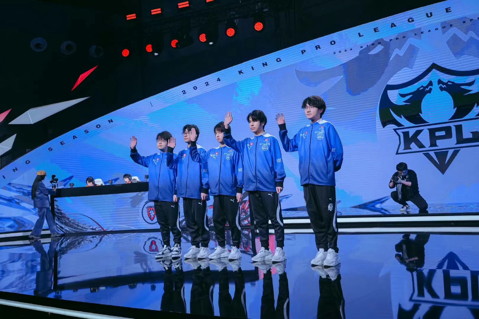 eStar3-2WE，4连胜锁定A/B卡位赛，坦然：冲出B组-王者荣耀官方网站-腾讯游戏